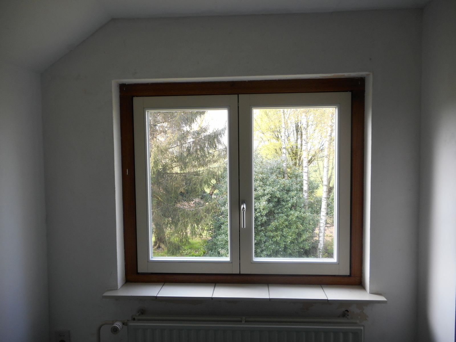 stolpraam is set van twee naar binnen draaiende ramen , een stuks ervan ...